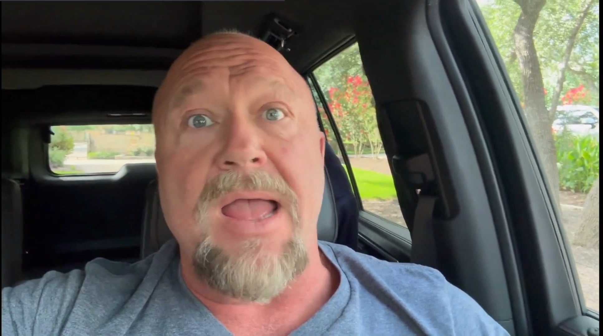 Alex Jones says he's “very, very sad” about Trump's "big, big mistake ...